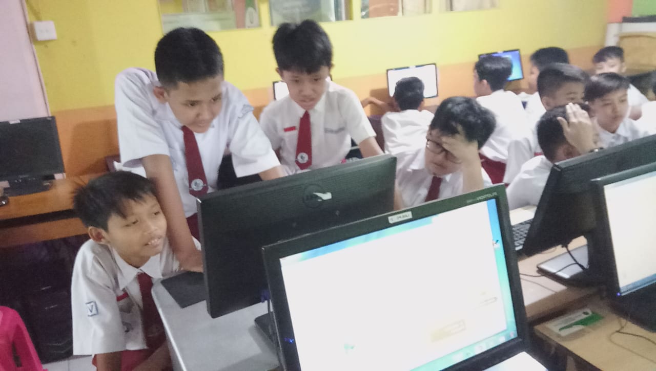 Lab Komputer activity (6) – Sekolah Insan Mandiri